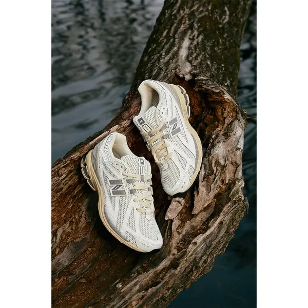NEW BALANCE 1906r Sneakers - White/gray