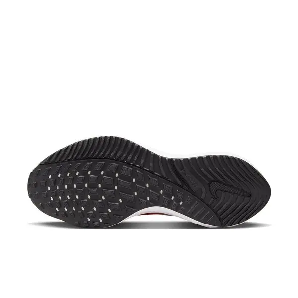 Nike Zoom Vomero 16 Athletic Sneakers