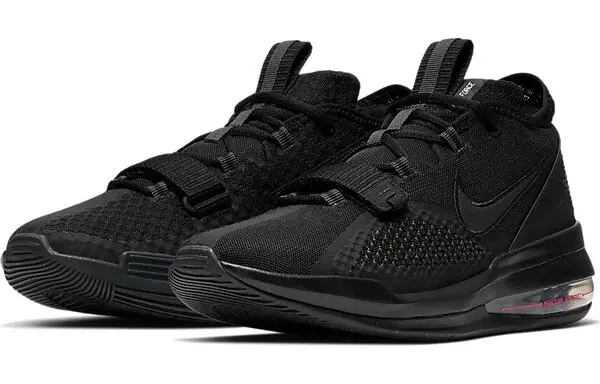Nike Force Max Low Sneakers