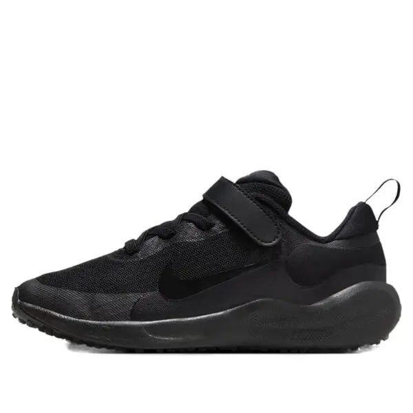 Nike Revolution 7 Sneakers