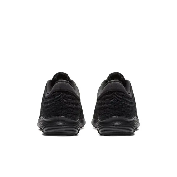Nike Revolution 4