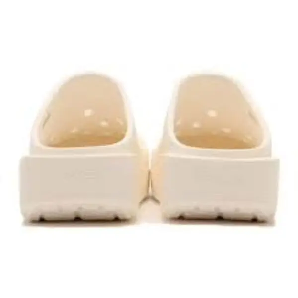 CROCS Classic Blunt Toe Clogs