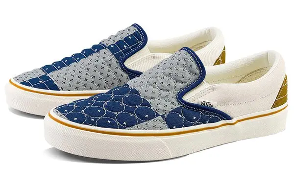 VANS Classic Slip-on Quilted Bandana Sneakers - White/blue