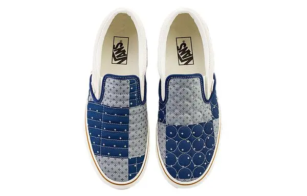 VANS Classic Slip-on Quilted Bandana Sneakers - White/blue