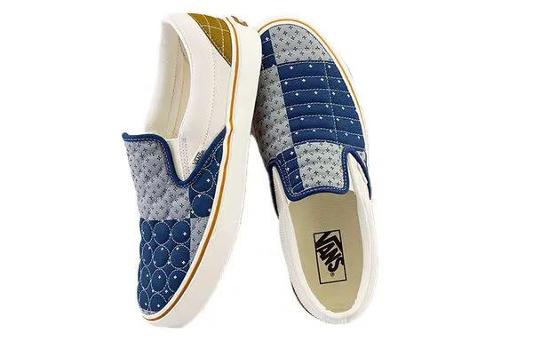 VANS Classic Slip-on Quilted Bandana Sneakers - White/blue