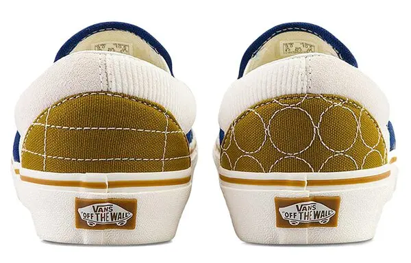 VANS Classic Slip-on Quilted Bandana Sneakers - White/blue