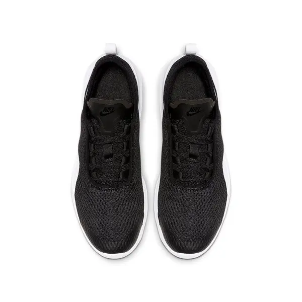 Nike Max Motion 2 Sneakers