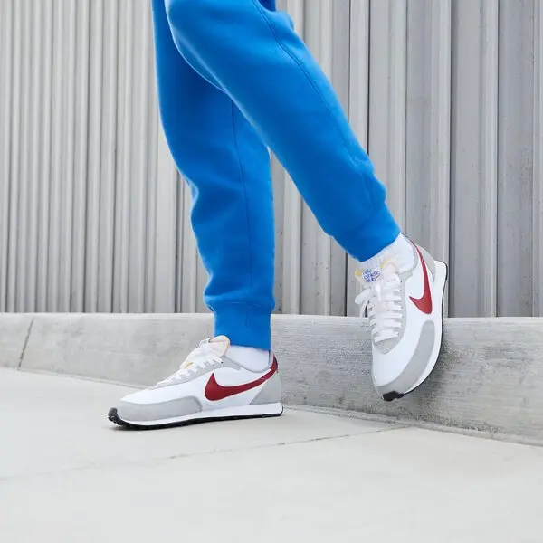 Nike Waffle Trainer 2 Athletic Sneakers - Grey/red