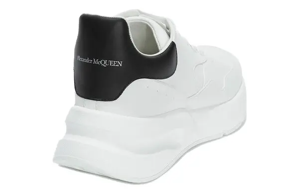 Alexander McQueen Oversized Runner Sneakers - White/black