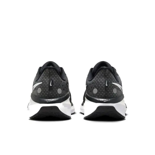 Nike Zoom Vomero 17 Extra Wide Sneakers