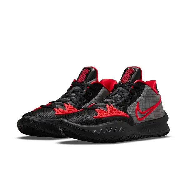 Nike Kyrie Low "bred" Basketball Sneakers