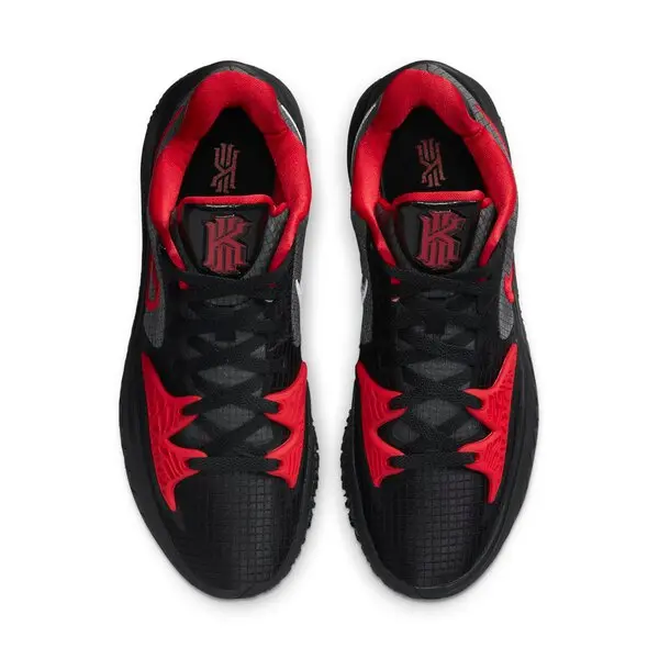 Nike Kyrie Low "bred" Basketball Sneakers