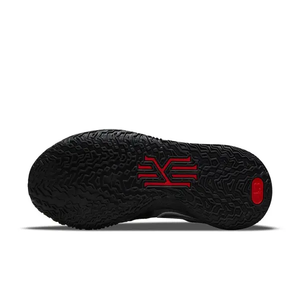 Nike Kyrie Low "bred" Basketball Sneakers