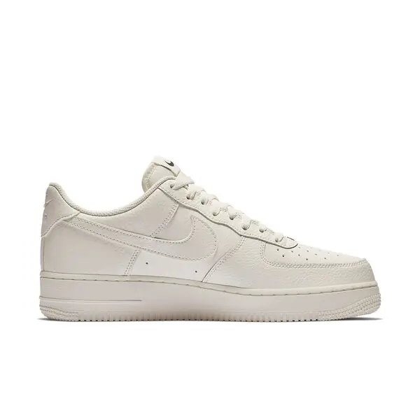 Nike Force 1 '07 Low Top Sneakers