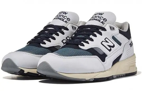NEW BALANCE 1530 Sneakers