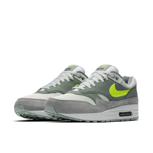 Nike Max 1 Sneakers