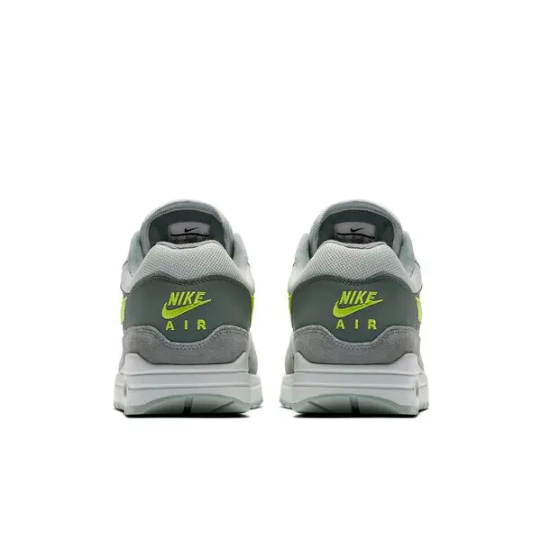 Nike Max 1 Sneakers