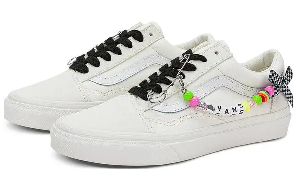 VANS Old Skool Low Top Sneakers - White/black
