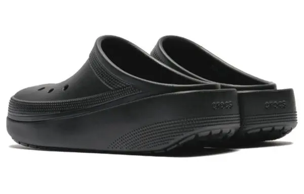 CROCS Classic Blunt Toe Clogs