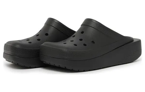 CROCS Classic Blunt Toe Clogs