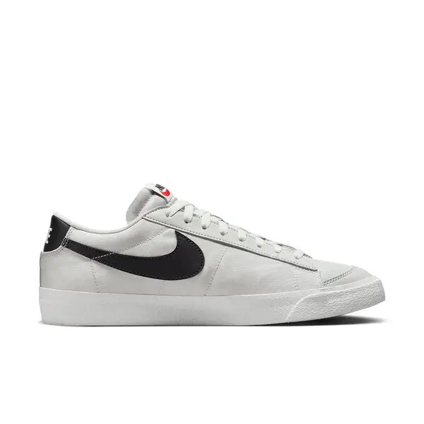Nike Blazer Low 77 Se Sneakers - Light Bone/sail/light