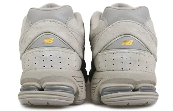 NEW BALANCE 2002r Sneakers - Grey