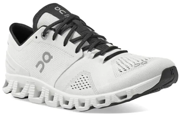 On Cloud X Sneakers - White/black