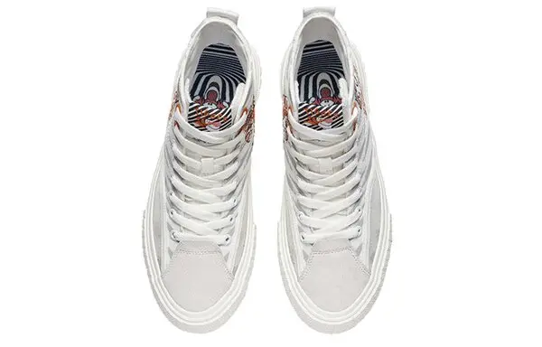 LI-NING Classic Canvas Hi X Disney Tigger Sneakers