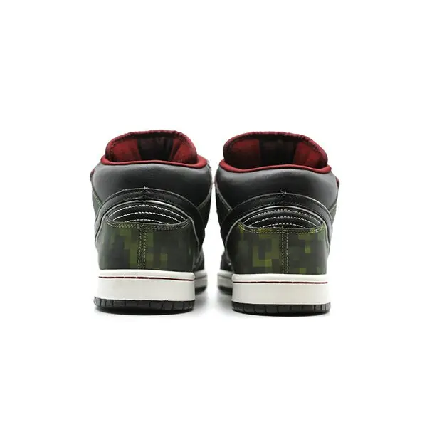 Nike Dunk Mid Elite Sb "nitraid" Sneakers