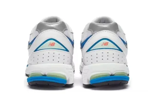 NEW BALANCE 2002r Sneakers - White/blue