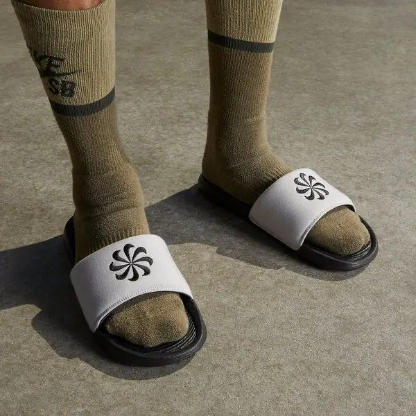 Nike Victori One Slide Next Nature - Light Iron Ore/black