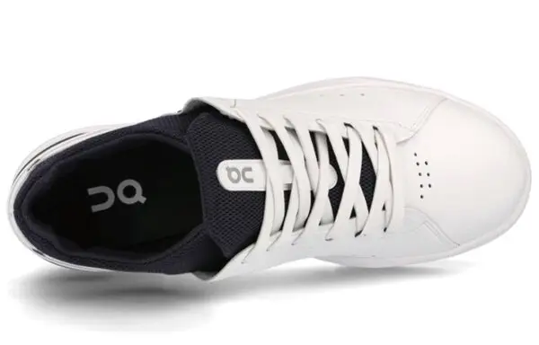 On The Roger Advantage Sneakers