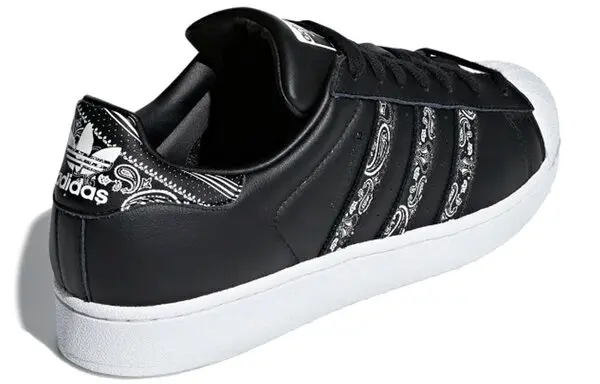 Adidas Superstar 'graffiti' Sneakers