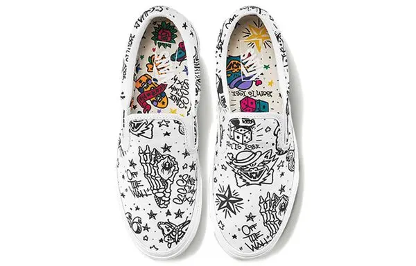 VANS Classic Slip-on 'u-color' Low Top Sneakers - White/black