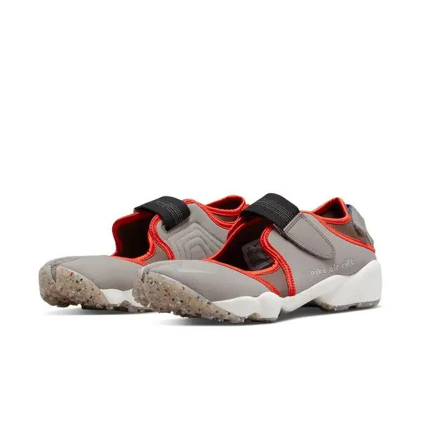 Nike Rift Split-toe Sneakers