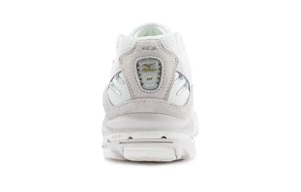 Mizuno Wave Rider 10 Athletic Sneakers - Beige/gold