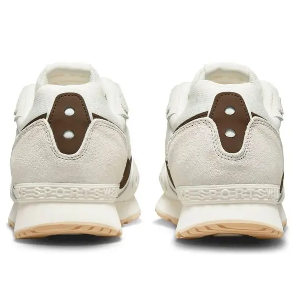 Nike Venture Runner Sneakers - White/brown