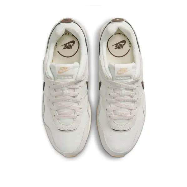 Nike Venture Runner Sneakers