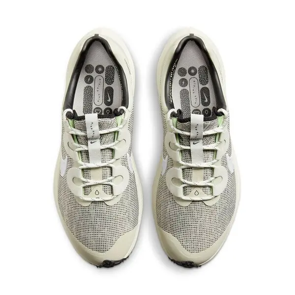 Nike Zoom Winflo Shield Sneakers
