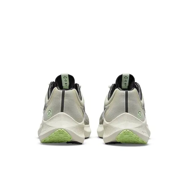 Nike Zoom Winflo Shield Sneakers