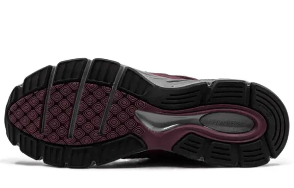 NEW BALANCE 990v4 Made In Usa Sneakers - Wine Red