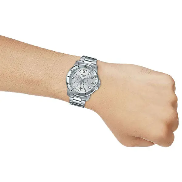 Casio Analog Quartz Chronograph Watch