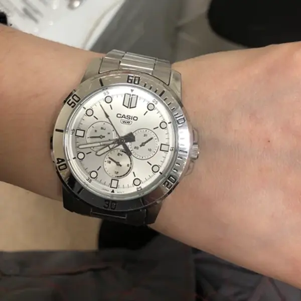 Casio Analog Quartz Chronograph Watch