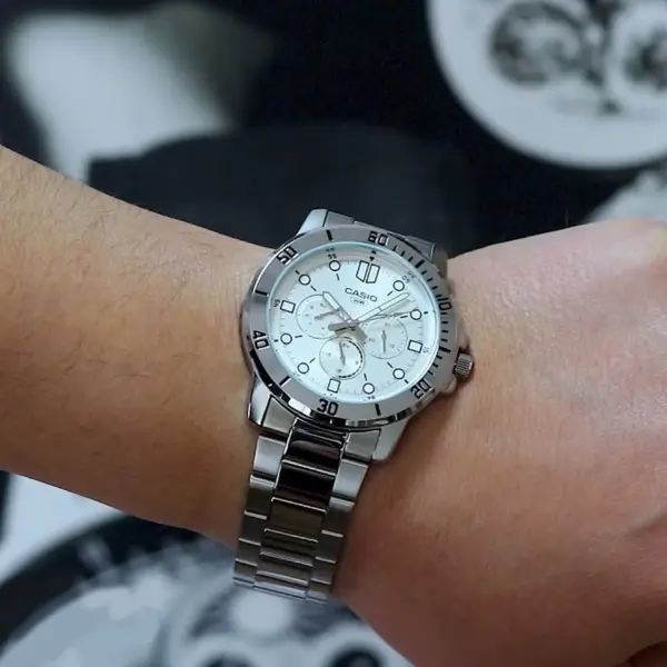 Casio Analog Quartz Chronograph Watch
