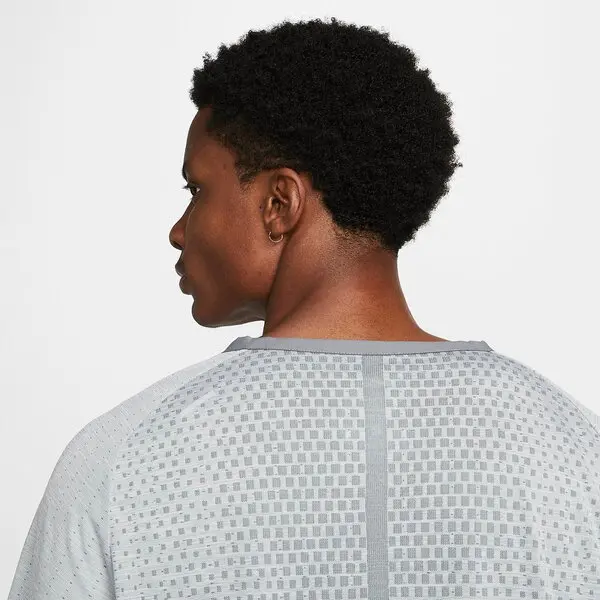 Nike Tech Knit Ultra Short-sleeve T-shirt - Silver