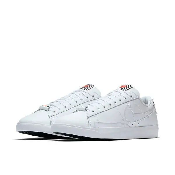 Nike Blazer Low Se Lx "broken Hearted" Sneakers - White/black