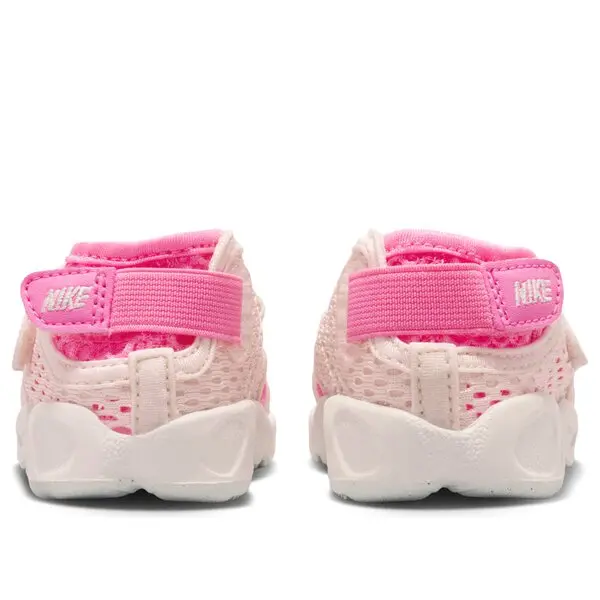 Nike Rift Sneakers