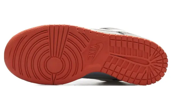 Nike X Jeff Staple Sb Dunk Low Pro 'pigeon - Grey/light Grey