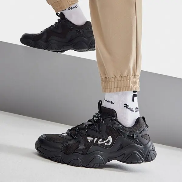FILA Fluid 4 Athletic Sneakers
