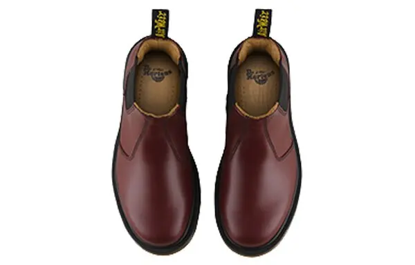 Dr. Martens 2976 Smooth Chelsea Boots - Cherry Red